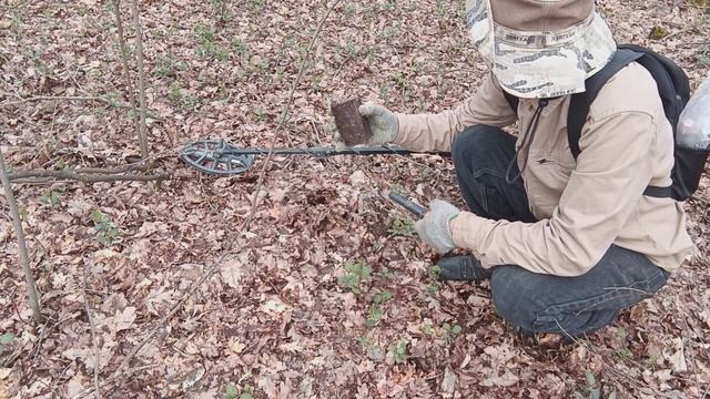 Совместная охота за артефактами;человек пес и детектор.