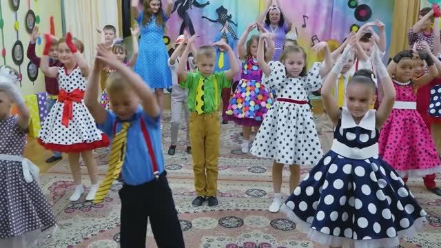 Стильный выход детей. Выпускной в стиле стиляги