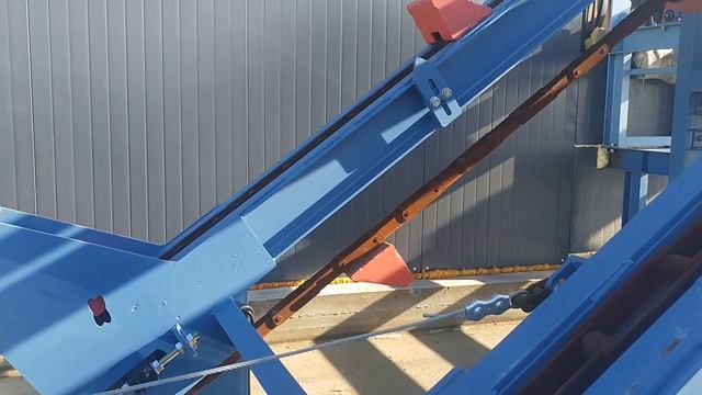 Загрузочная эстакада и разделитель бревен