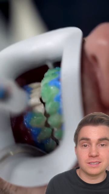 А вы знали, что сейчас можно отбелить зубы в нашей клинике абсолютно без вреда для ваших зубов?