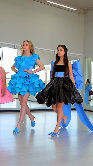 Платья из бумаги и пакета . Что можно сделать из бумаги и пакета .