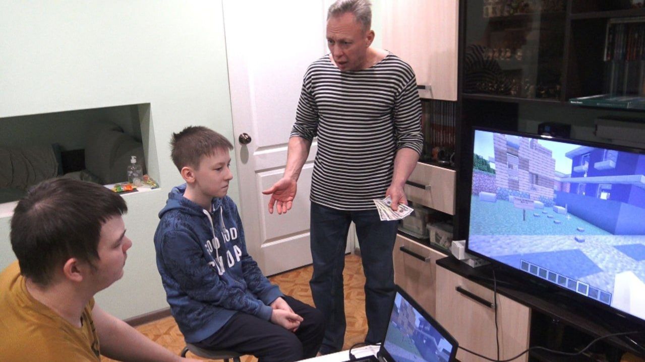 Гриферы украли 100 тысяч рублей у батька и купили телек