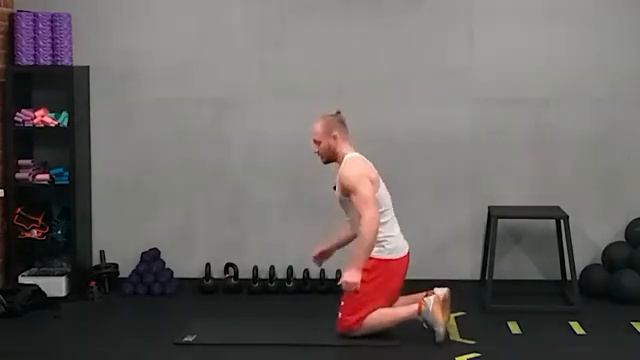 Планка на предплечьях.