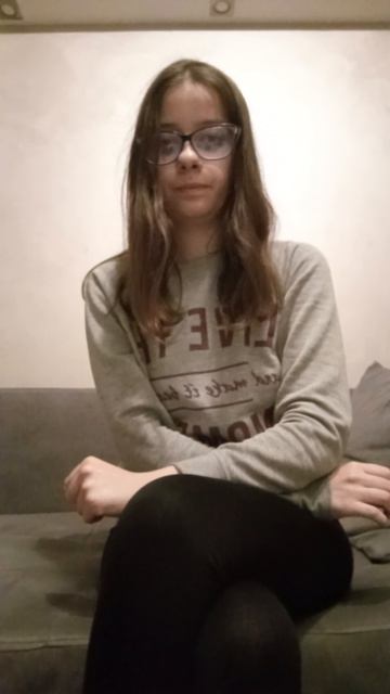 Валя Логинова. Мне однажды разбили чашку — читает Бояна Маркович