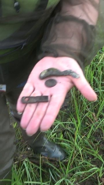 Достаём из реки всякую хрень #shorts #поиск #водныйкоп  #metaldetecting #другаяжизнь