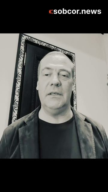 Медведев неожиданно выложил ролик про Зеленского, подписав его «Оружейный барон».