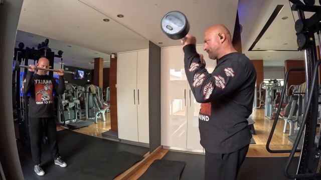 Слабонервных уберите от экранов.