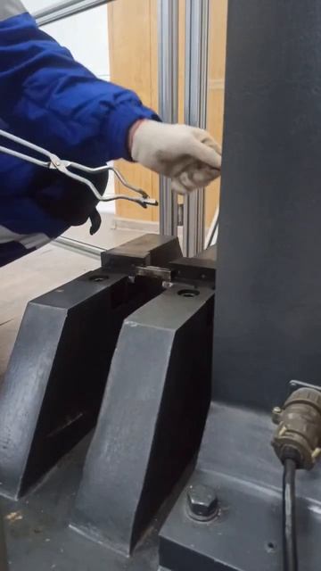 Наблюдаем за тем, как сотрудник дефектоскопической лаборатории «Транснефть – Дружба» получает данные