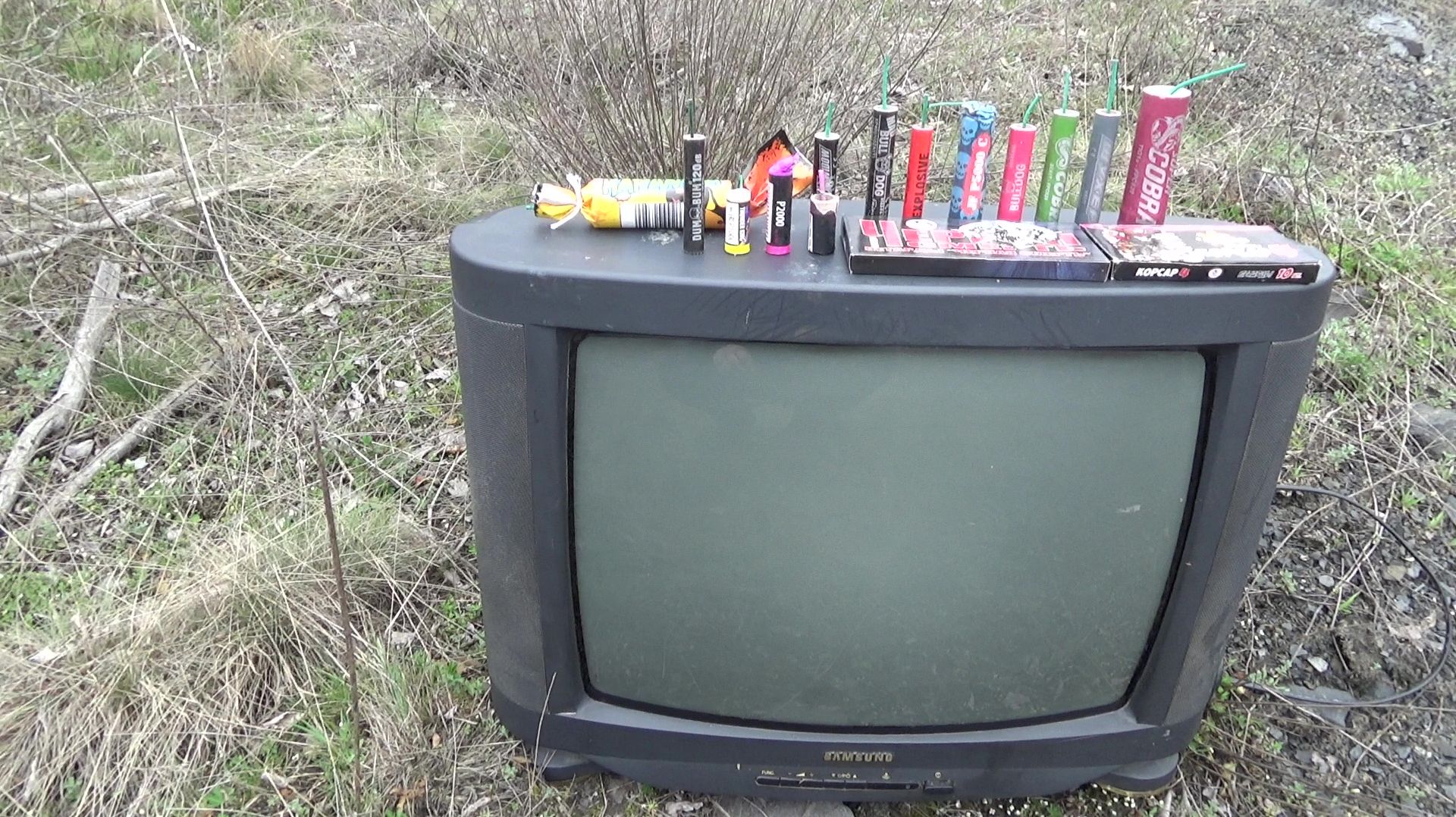 ✅НЕ ПОВТОРЯТЬ! ЧТО ПРОИЗОЙДЕТ? С телевизором после 💥ТОП мощных петард!🧨