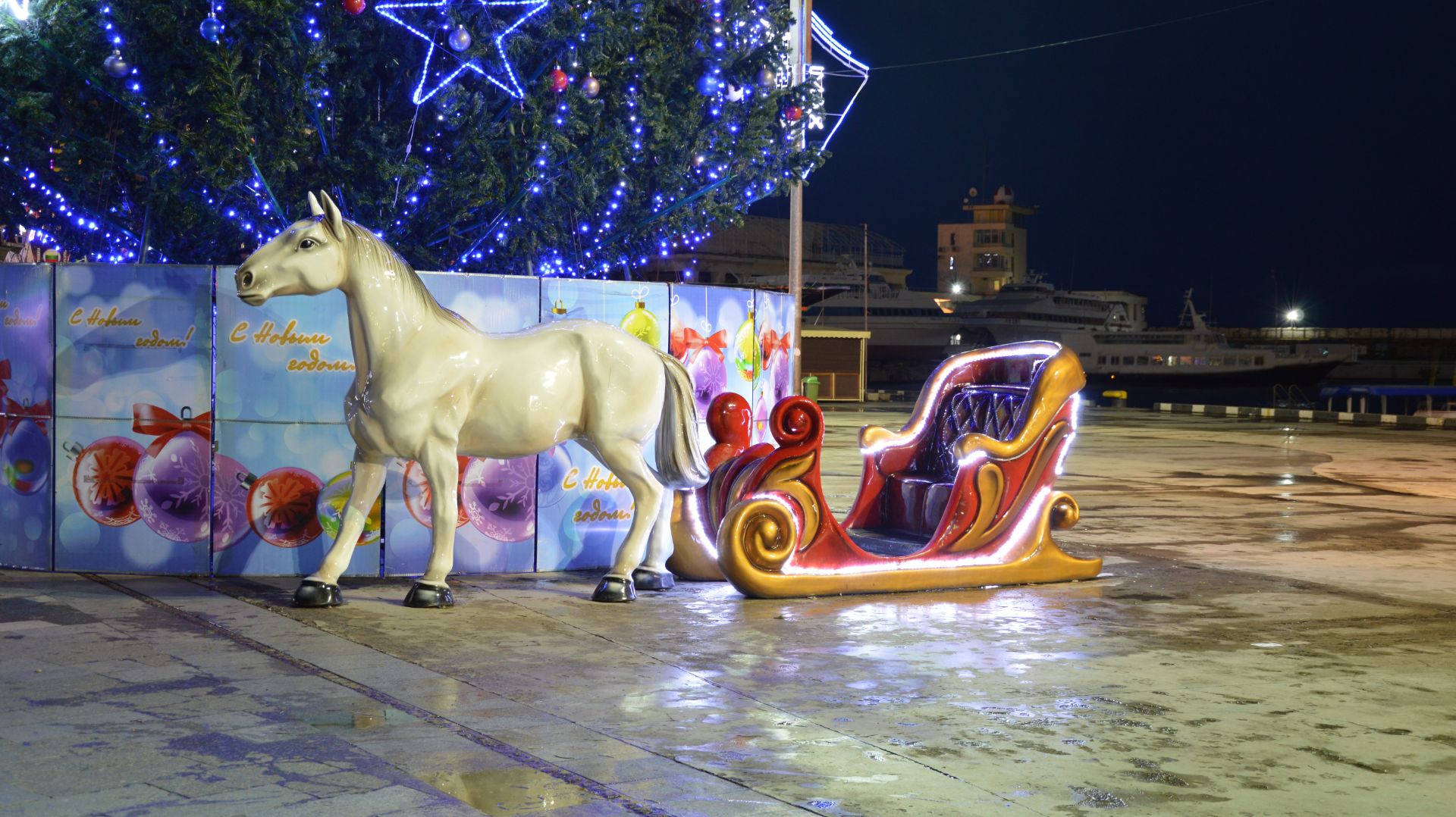 Сани с лощадью из стеклопластика, для уличноной эксплуатации. Антивандальные. г. Курск