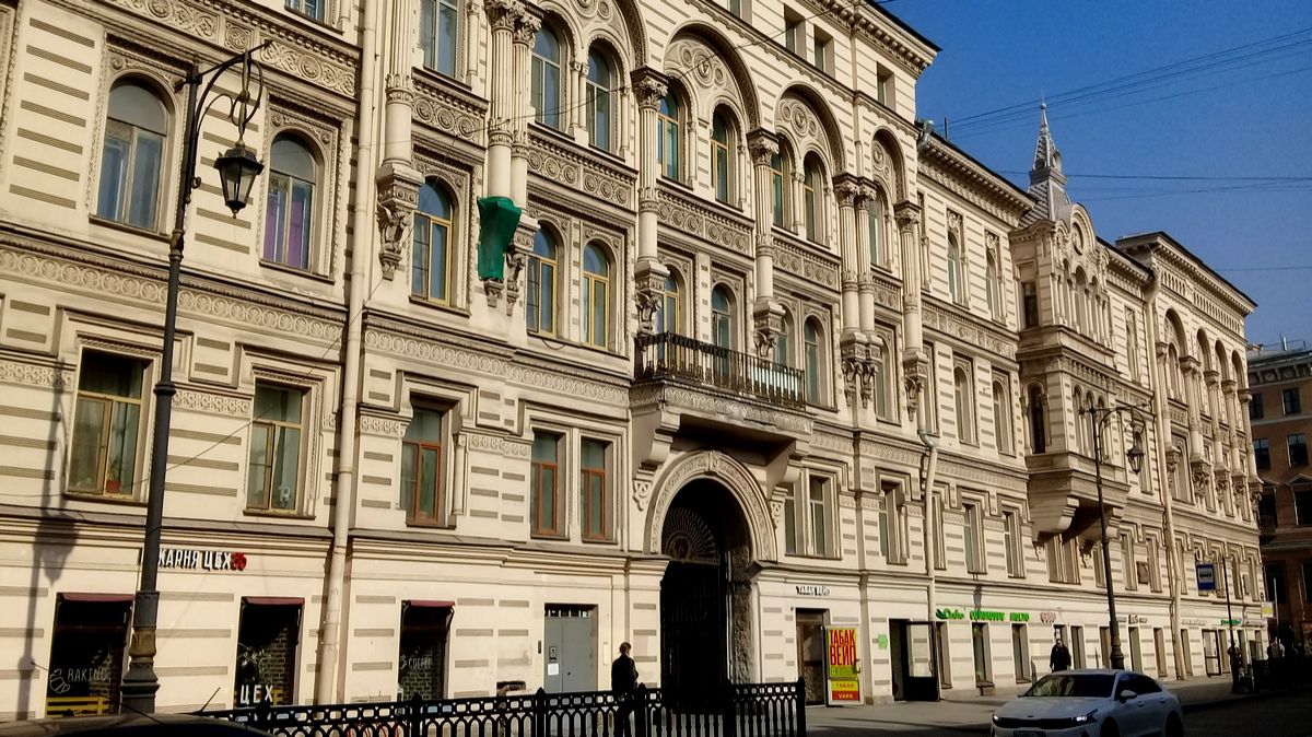 В городе ( Центр Санкт-Петербурга )