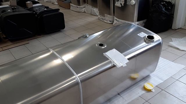 Разбираем усиленный алюминиевый бак 850л для DAF XF105: Все, что нужно знать перед покупкой