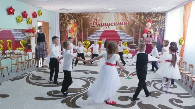 Игра с буквами на выпускном в детском саду