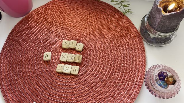 Мысли, чувства, действия мужчины. Гадание на рунах
