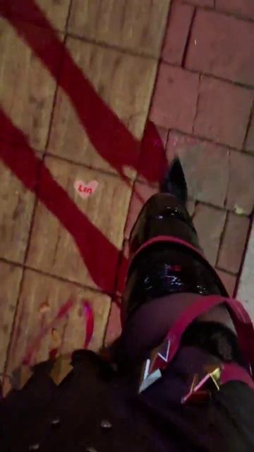 POV ночная прогулка в латексных ботфортах.)