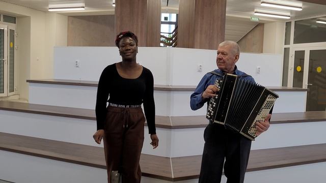 Наум Олев. Манжерок — исполняет Гнофам Валим