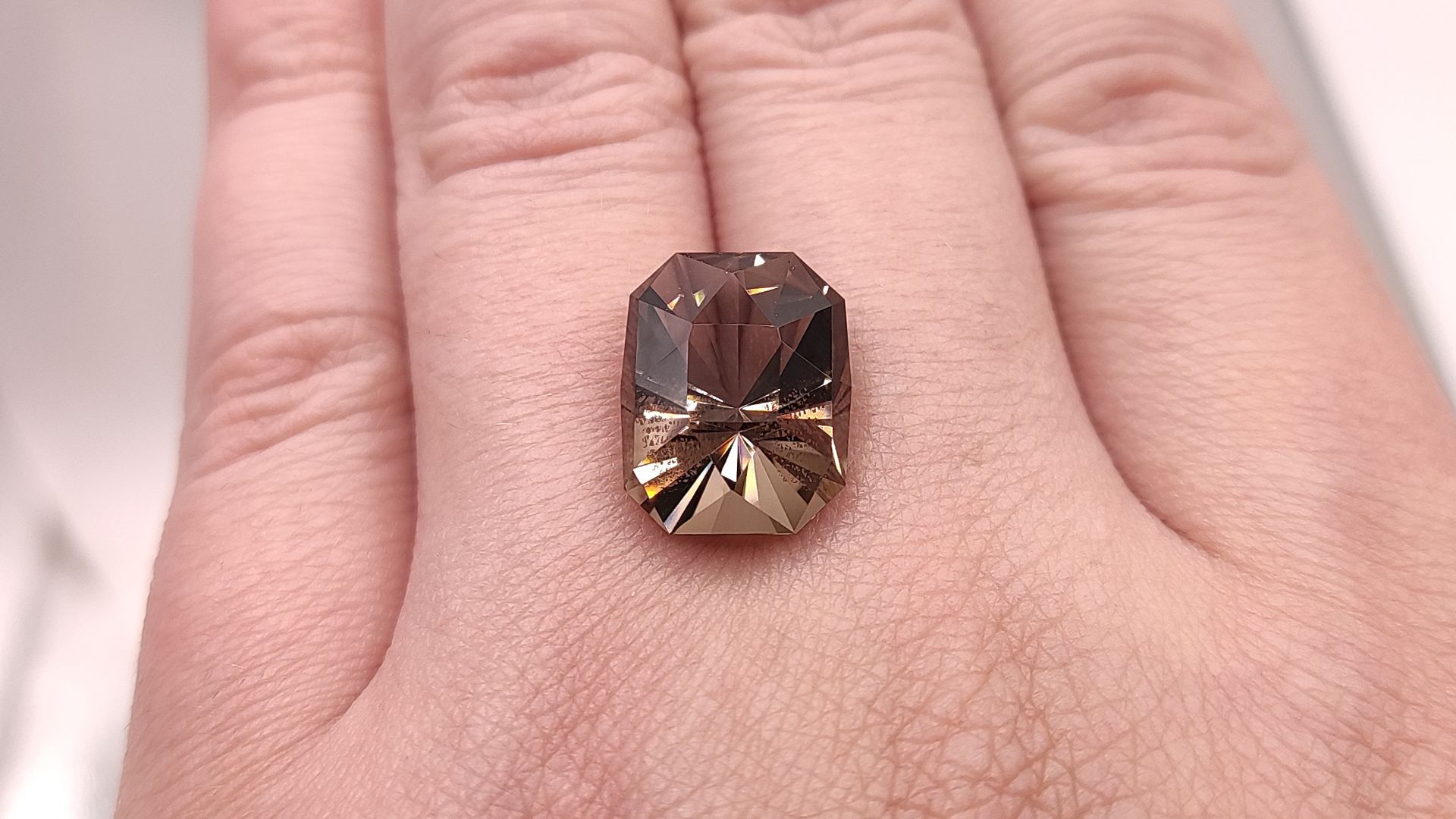 Дымчатый Кварц (Раухтопаз) 9.69 ct. Бразилия + гемм. заключение