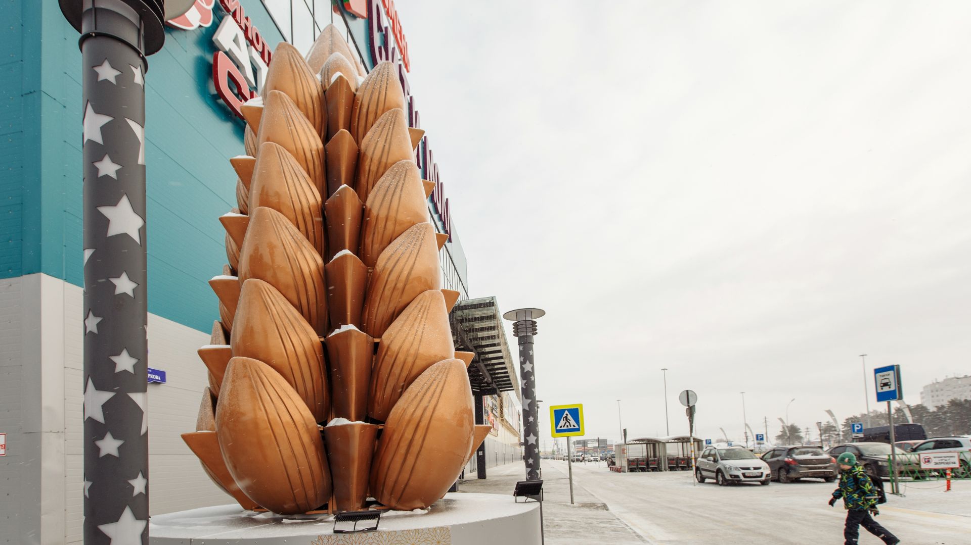 Елка в виде Колоса из стеклопластика. Антивандальная.