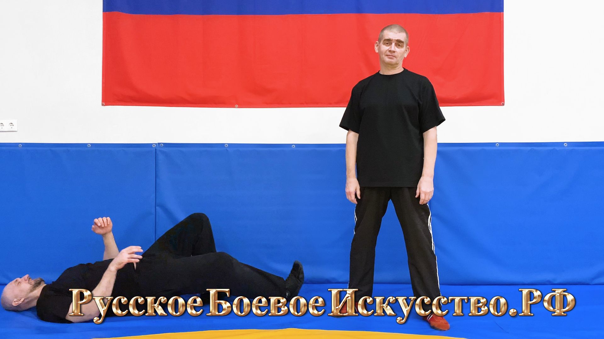 R372 = ОСТРЫЙ УДАР, РАЗНЫЕ УГЛЫ.