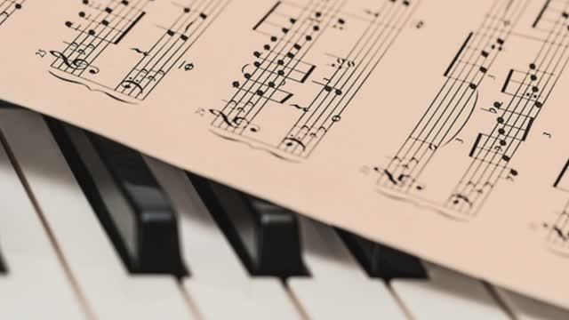 УЧАСТИЕ ХОРА: "ДЕРЖИТ ОН МЕНЯ"