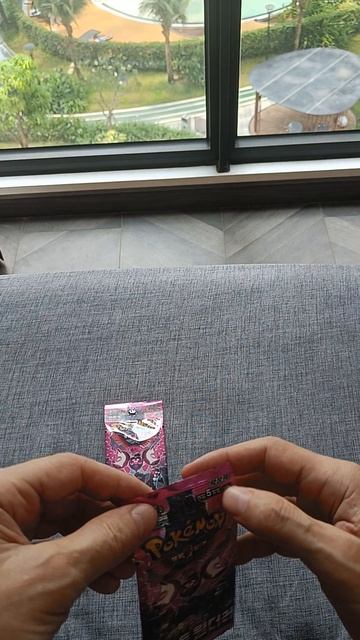 Распаковка Покемон карт.