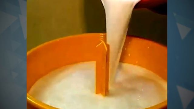 Видео работы электрического бытового сепаратора для получения сливок серии ЭС