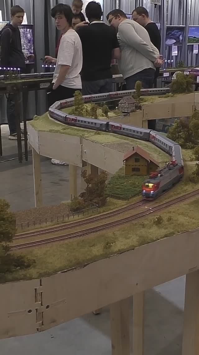 Оцифрованная модель электровоза ЭП20 "Олимп". Москва, ВДНХ, Россия, 30.10.2025.