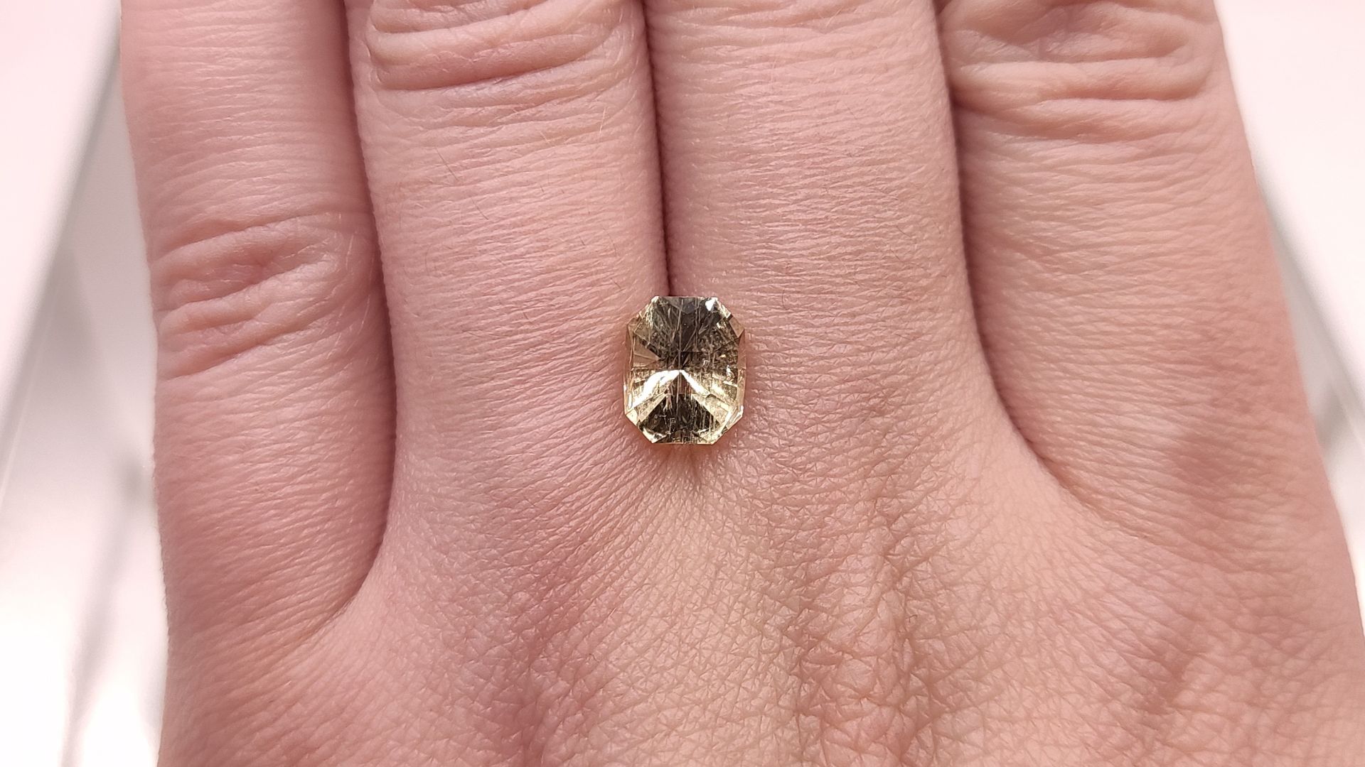 Гелиодор 2.10 ct. Забайкалье + гемм. заключение