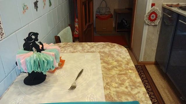 Салат с капустой.