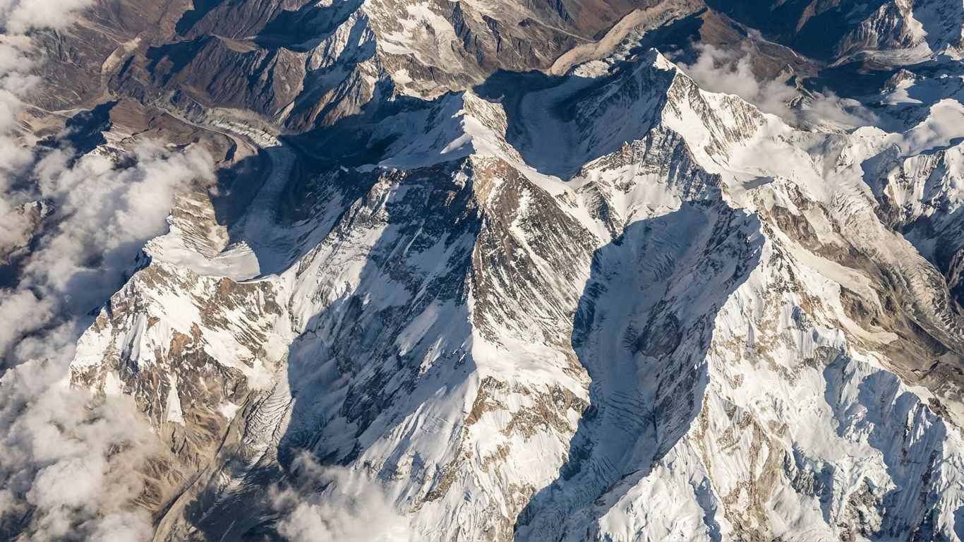 🏔️🌍 Загадка Эвереста: покорение самой высокой вершины планеты!