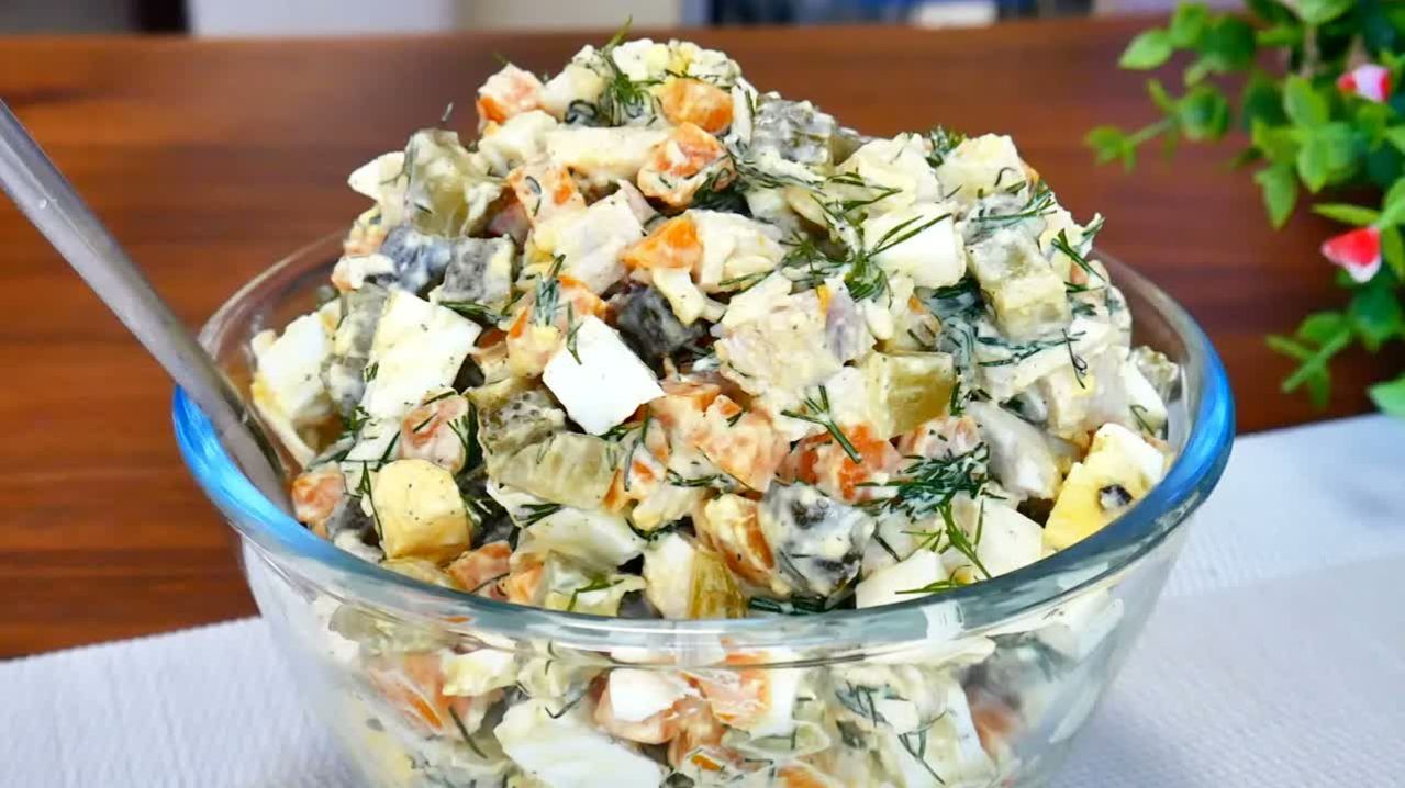 Попробовала один раз — теперь готовлю постоянно! Простой “ЗИМНИЙ” салат, который любят все