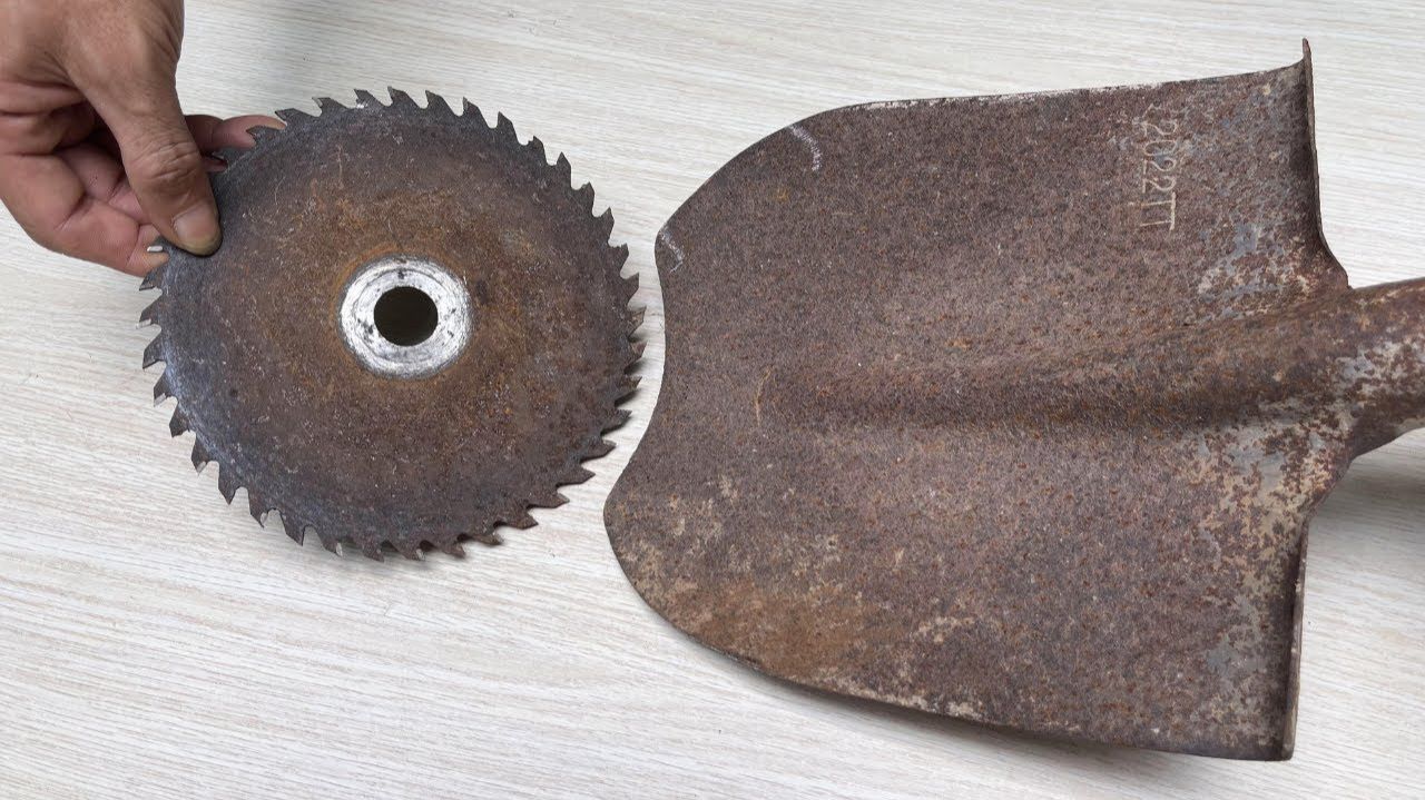 Не выбрасывайте старую лопату и пилу. Полезная самоделка для огорода в домашних условиях