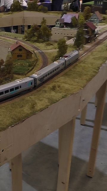 Оцифрованная модель электропоезда Acela Express (Amtrak). Москва, ВДНХ, Россия, 30.10.2025.