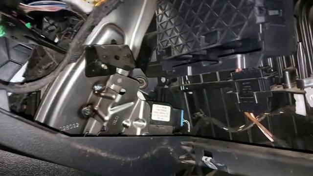 Passat B6 не греет правая сторона ,адаптация заслонок, замена сервопривода.