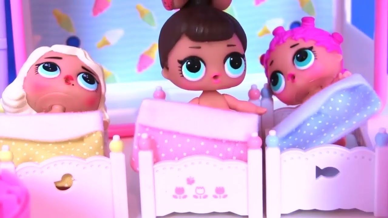 Мультики залипалки для детей про кукол ЛОЛ. Прививка для куколок ЛОЛ