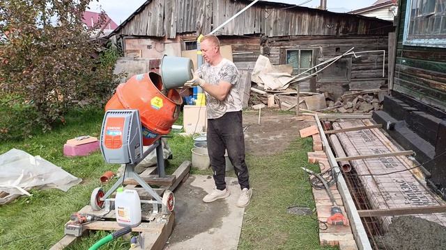 10. Как правильно замешивать раствор в бетономешалки для фундамента, для отмостки