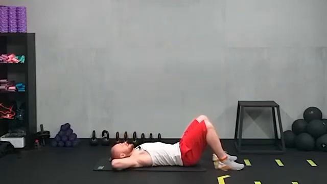 Скручивания и скручивания с подъемом ноги.