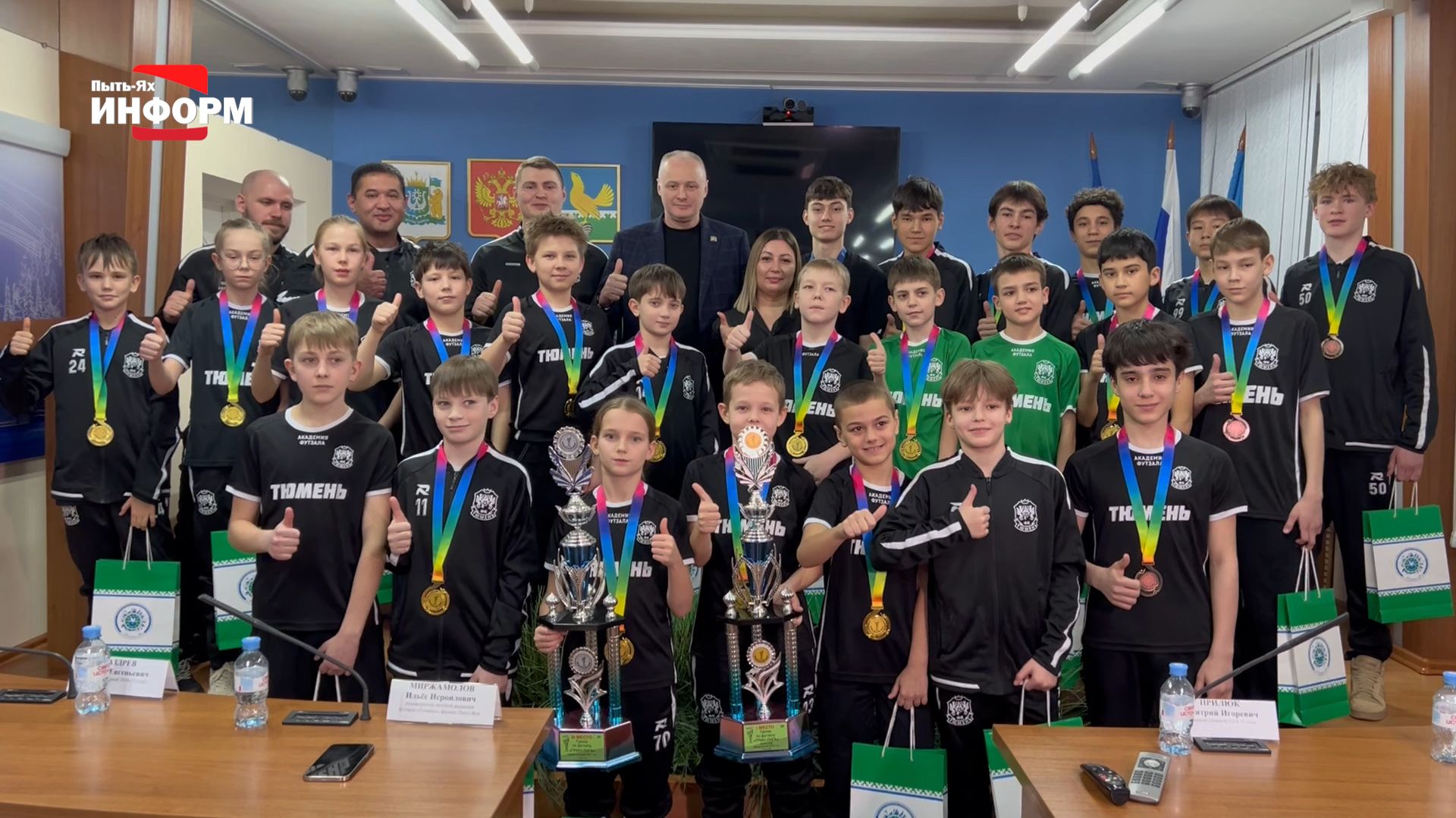 Глава города встретился с футболистами-победителями