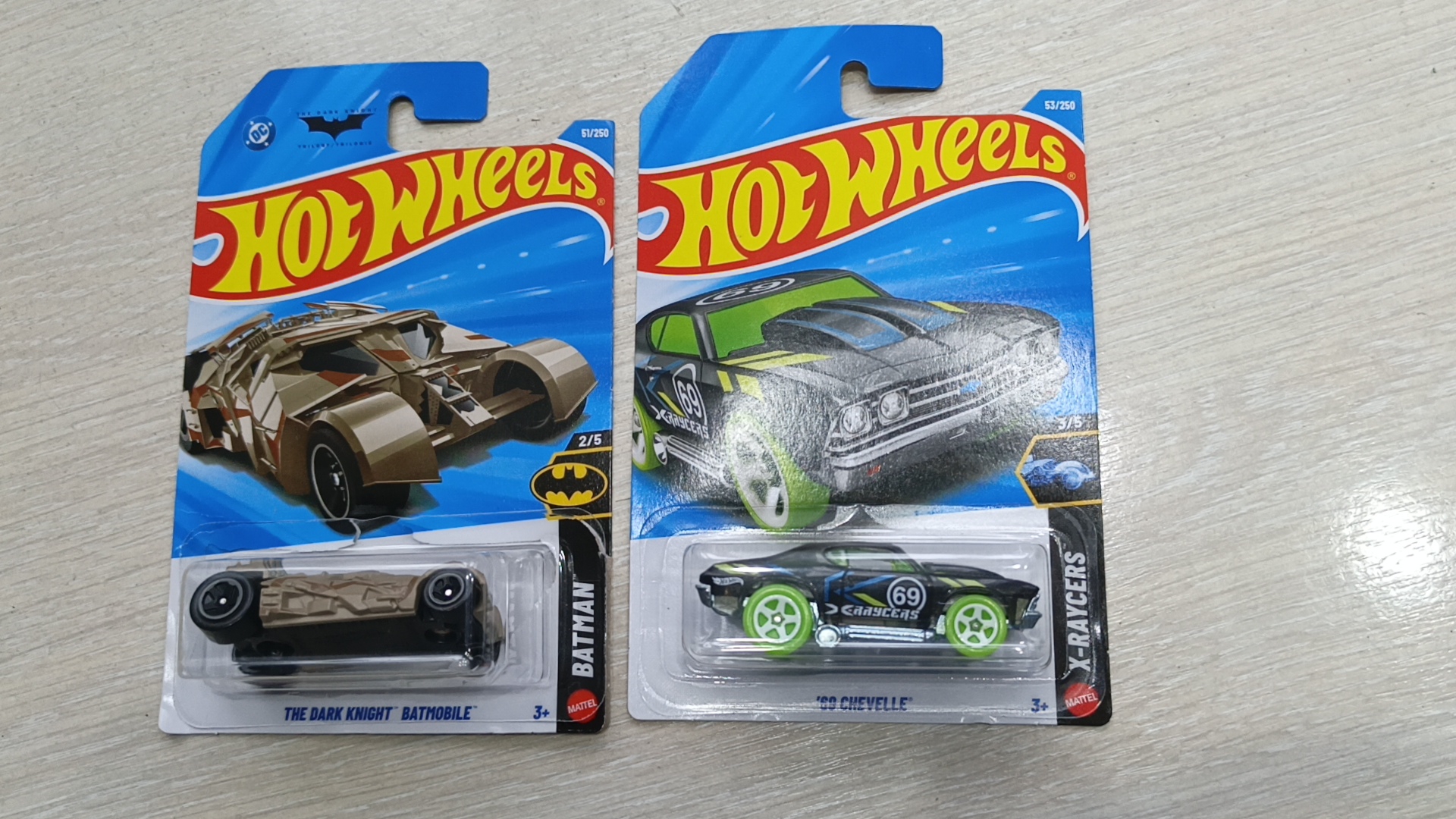 Обзор на две машинки от HOTWHEELS.