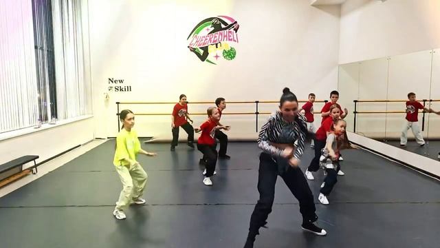 Вау заряд хорошего настроения от нашей хип-хоп команды и зажигательной Аллы Михайловны