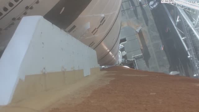 НАСА опубликовало кадры с бортовых камер ракеты SLS во время запуска миссии «Артемида-2»