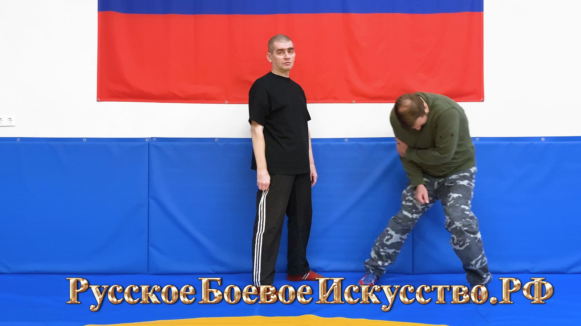 R373 = ОСТРЫЙ УДАР, В ПЛЕЧО.