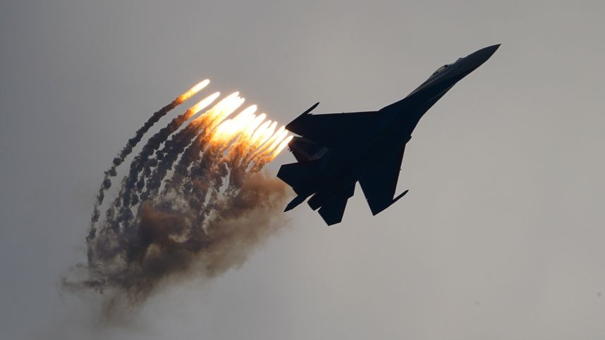 Истребитель Су-35С провел ночное боевое дежурство. Лучшее видео из зоны СВО