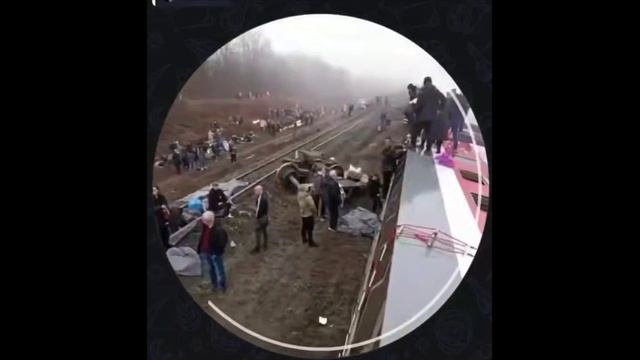 ПОЕЗД СОШЕЛ С РЕЛЬС. Семь вагонов пассажирского поезда Москва — Челябинск