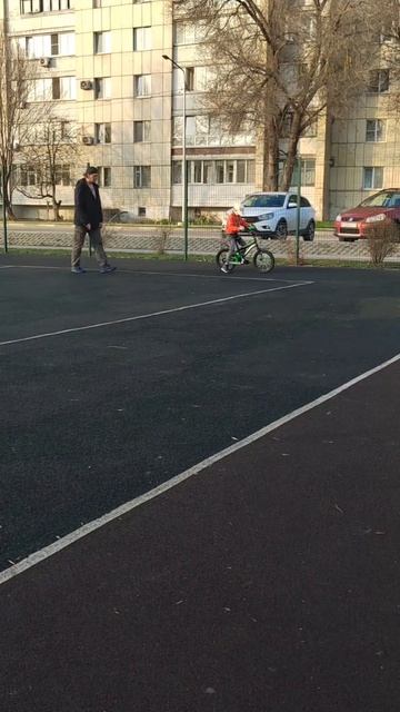 Был четырехколесный велосипед, а стал двухколесным 🚲