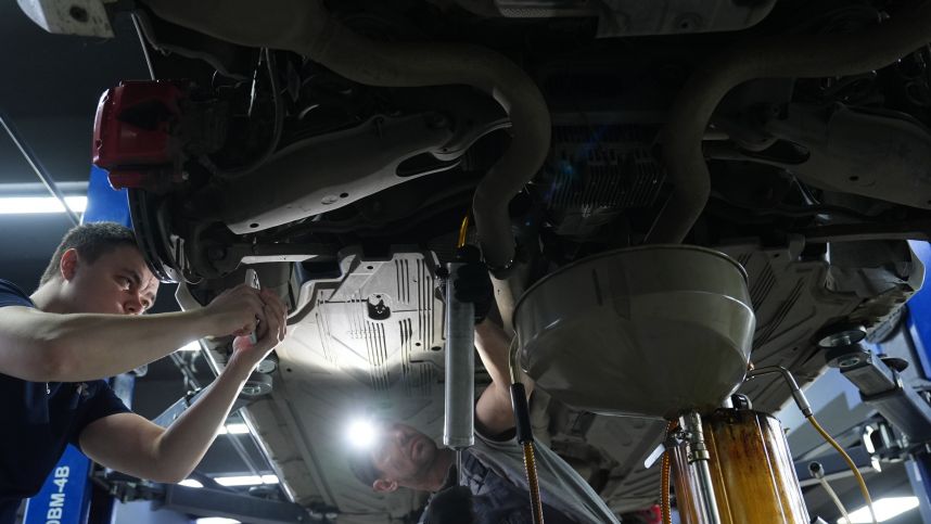 Каждая вторая деталь подделка: рынок автозапчастей заполонил контрафакт