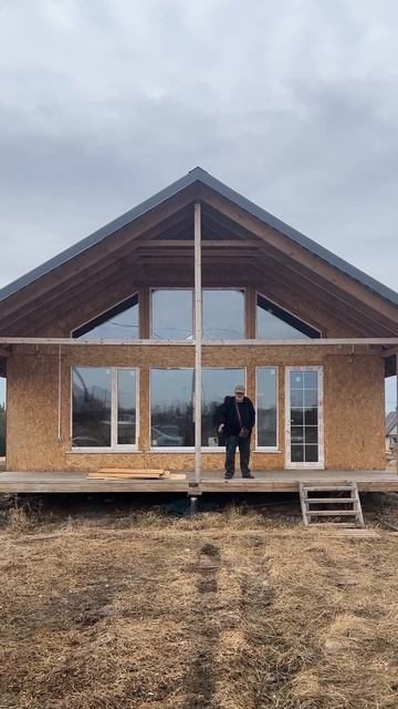 Стандартный, но индивидуальный дом с антресольным этажом. #каркасник #стройка #дизайн #построить