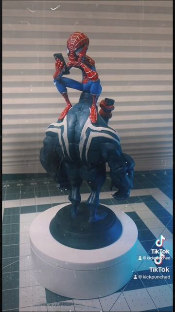 Веном и Человек-паук переписываются друг с другом