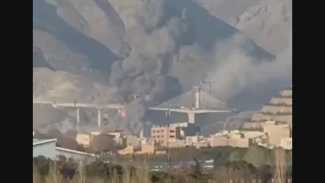 В Тегеране разрушен один из главных мостов столицы.