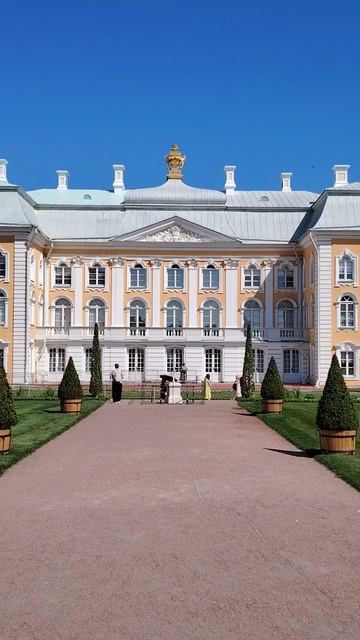 Петродворец. Верхний сад. Большой Петергофский дворец.